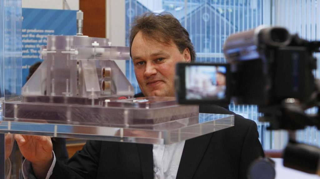 Review and Coverage of The Impossible Dream | Steorn's Orbo